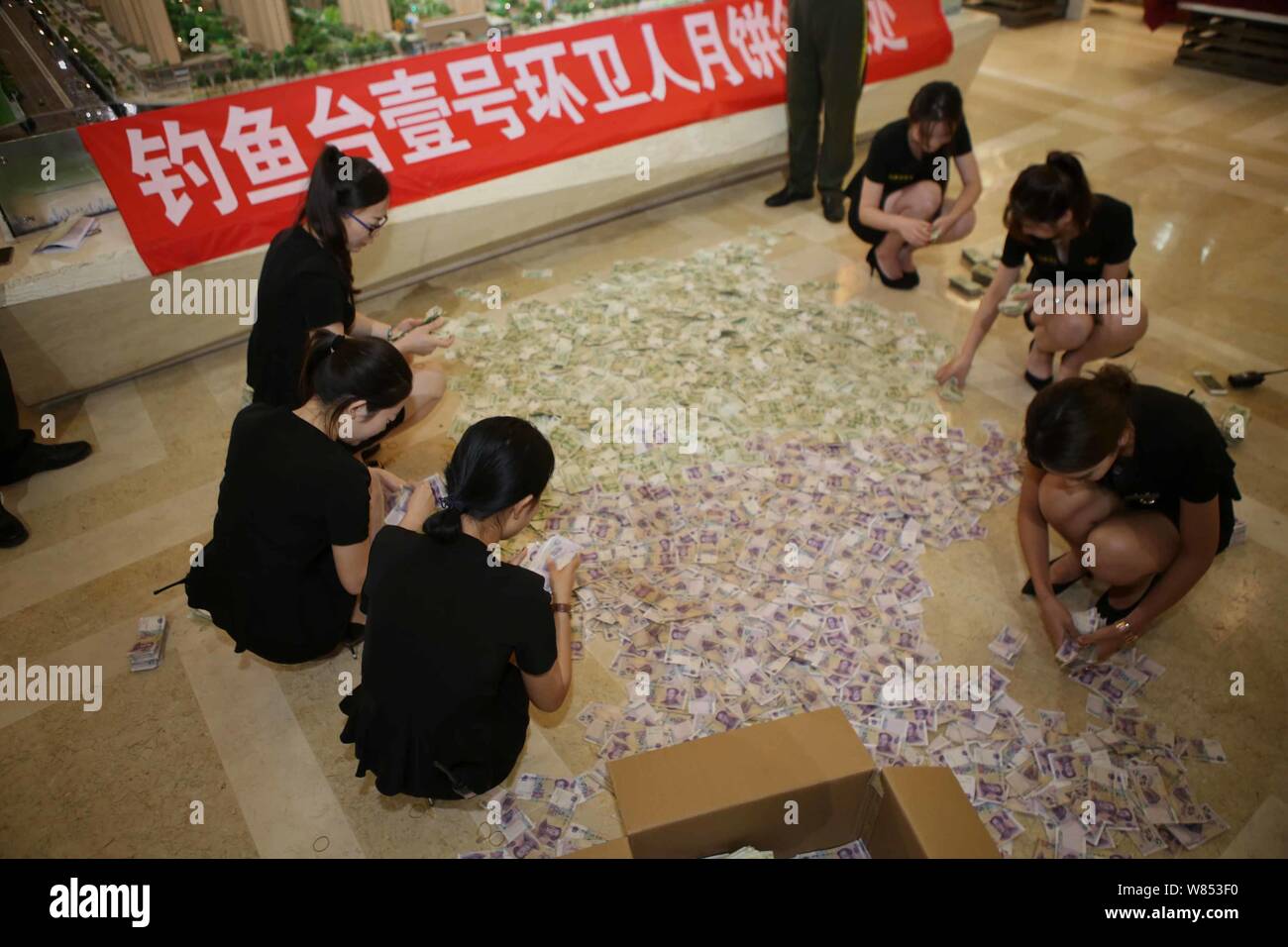 50 chinese yuan hi-res stock photography and images - Alamy