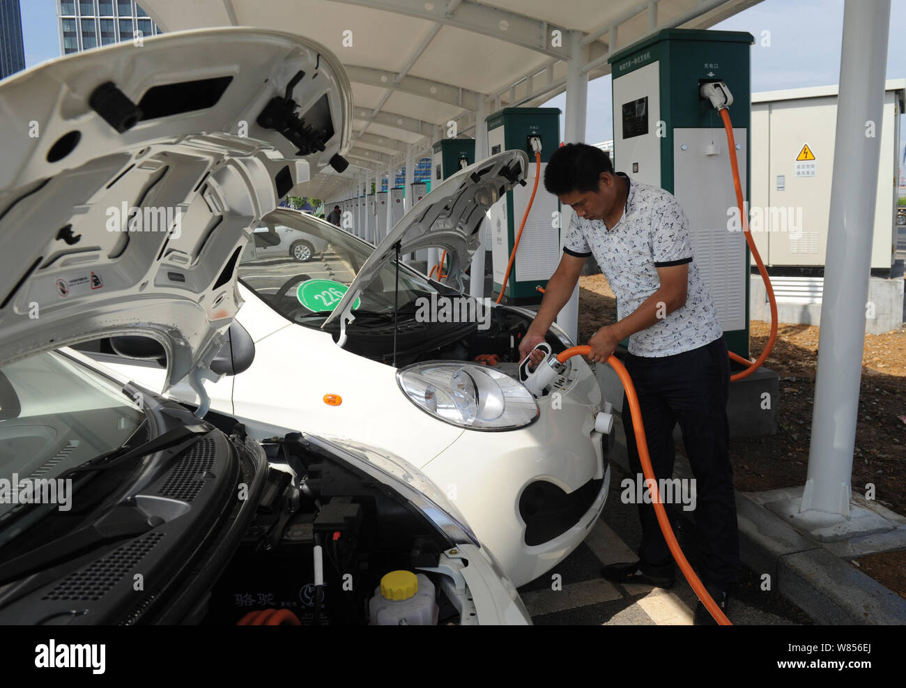 China cars dalian hi-res stock photography and images - Alamy