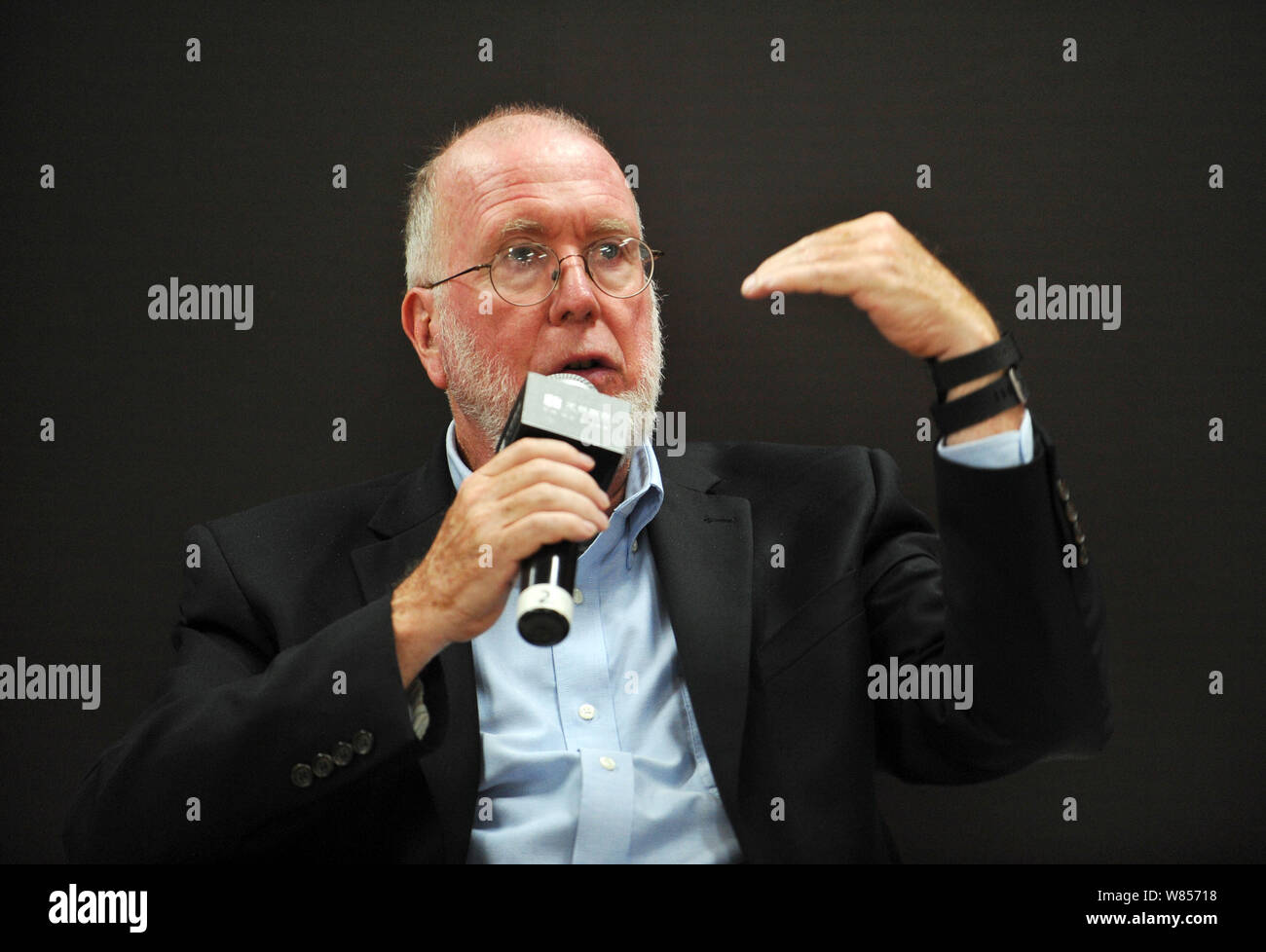 American writer Keivin Kelly delivers a speech during the 2016 China ...