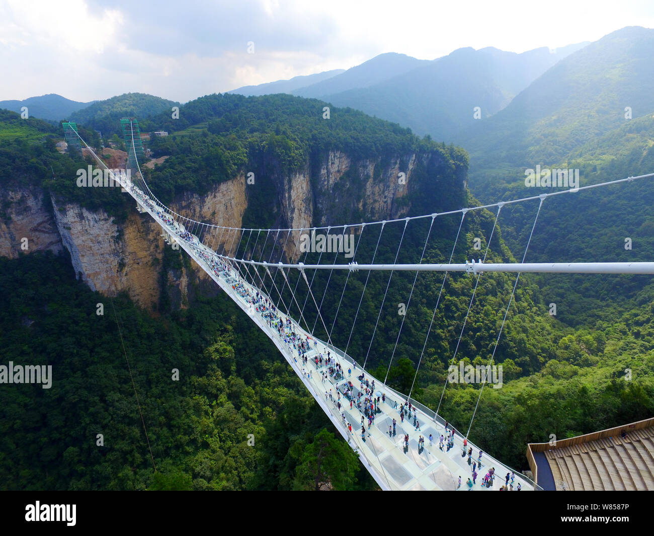 --FILE--Tourists visit the world's longest and highest glass-bottomed ...
