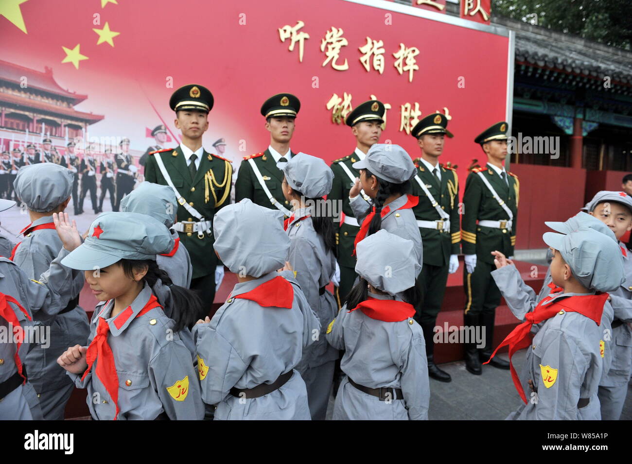 Student honor guards hi-res stock photography and images - Alamy