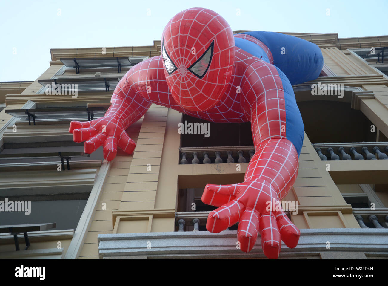 Spiderman on building hi-res stock photography and images - Alamy