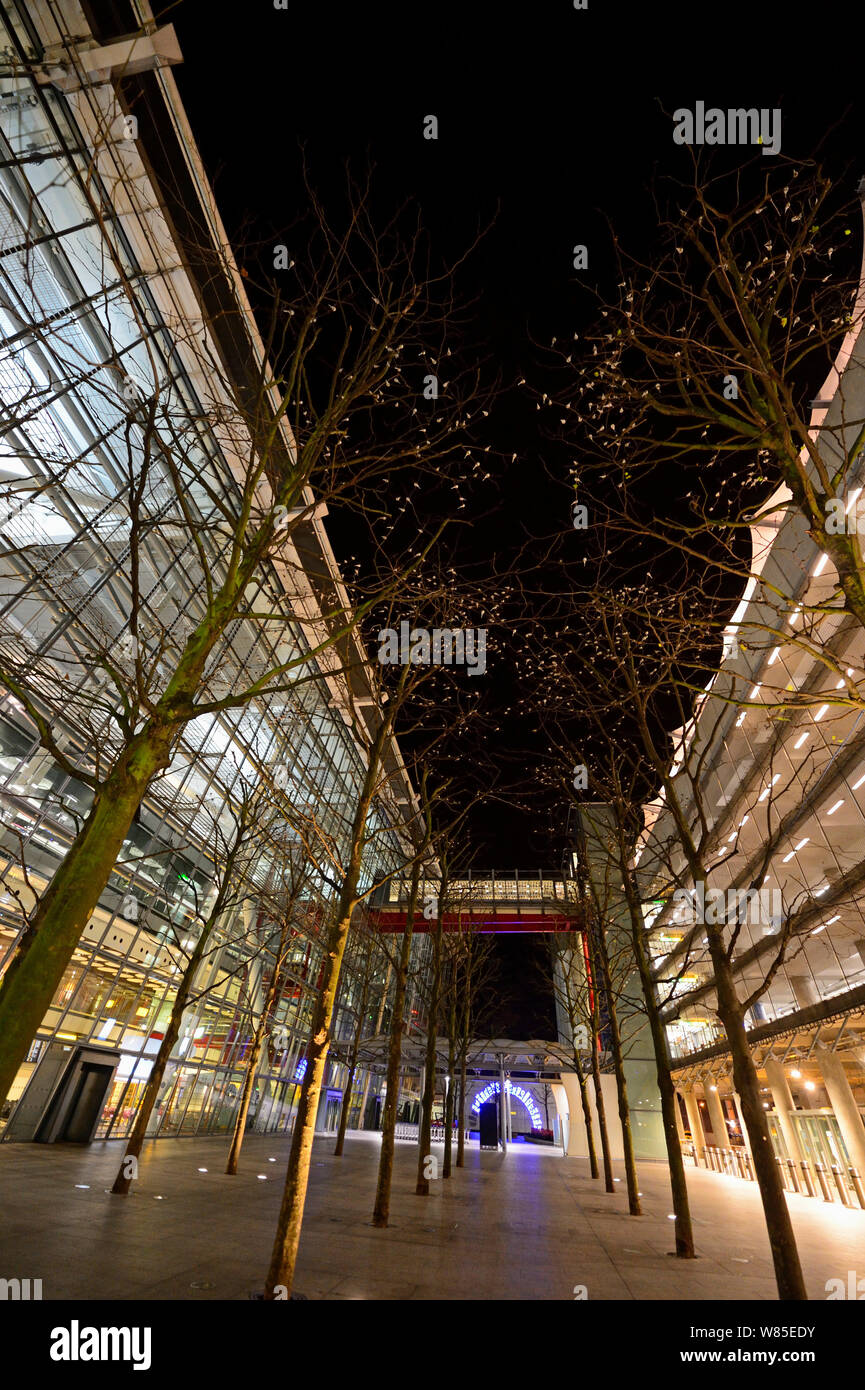 Terminal 5 heathrow airport outside hi-res stock photography and images ...