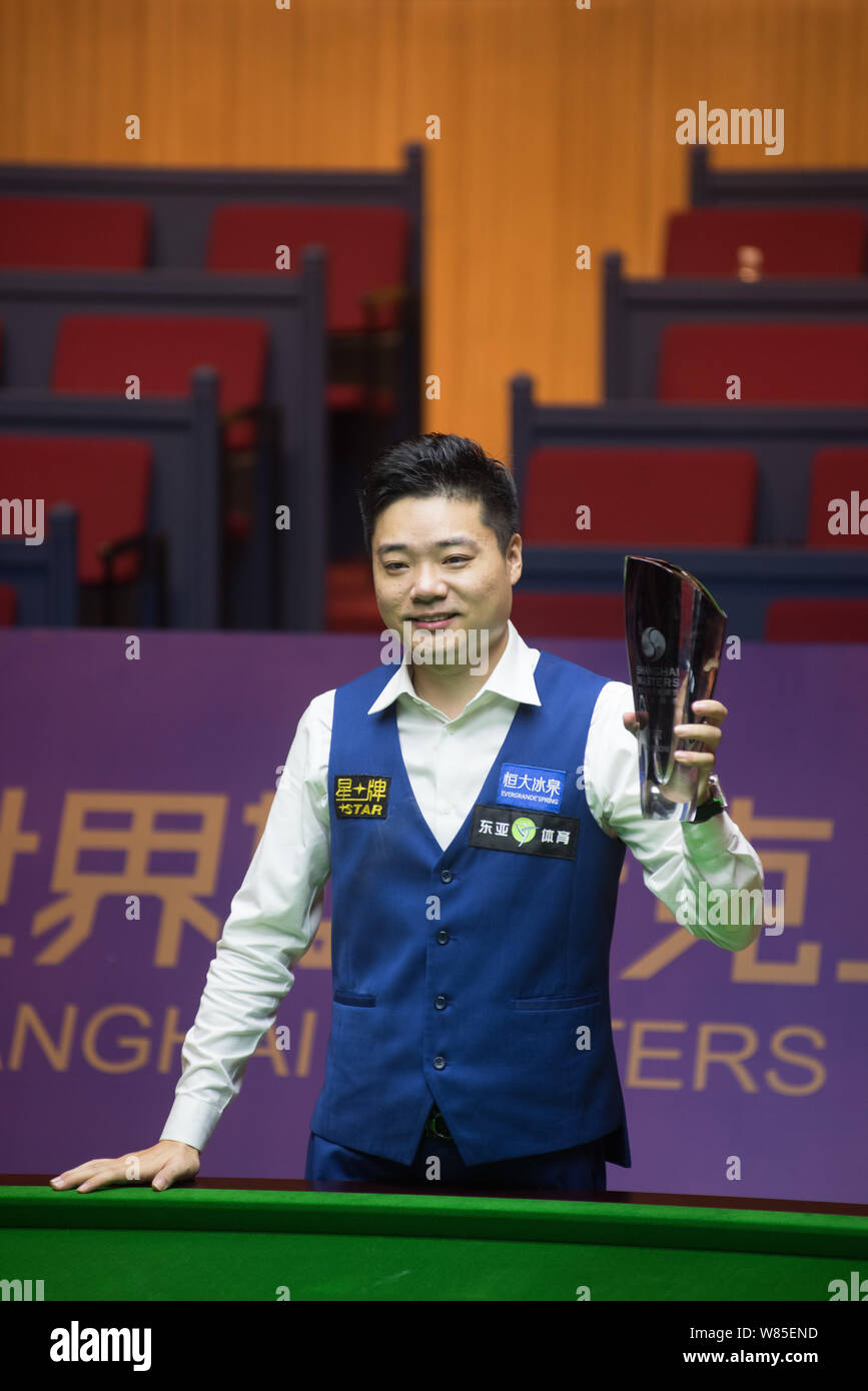 Mark selby trophy hi-res stock photography and images - Alamy