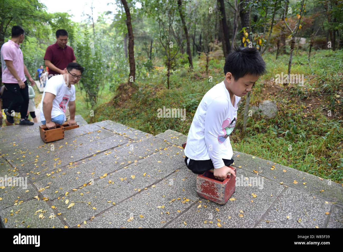 Legless man hi-res stock photography and images - Alamy