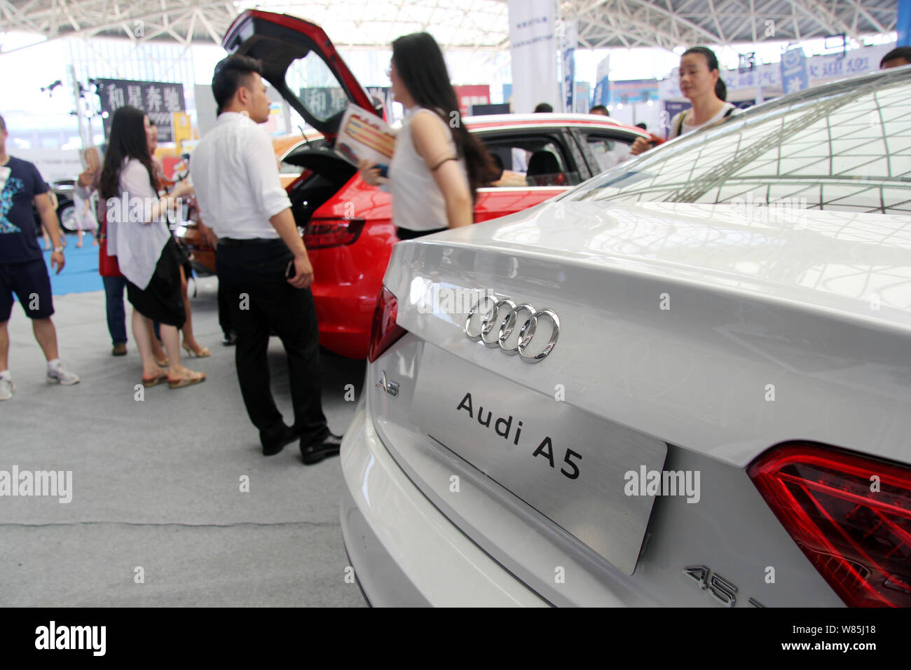 Beijing auto show 2020 hi-res stock photography and images - Alamy