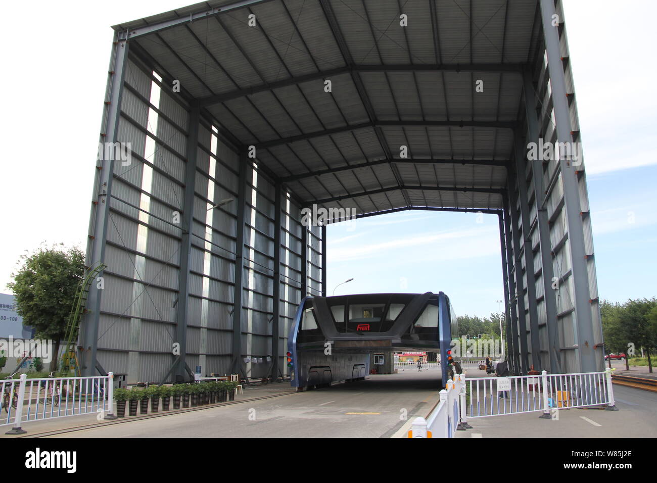 Transit elevated bus in china hi-res stock photography and images - Alamy
