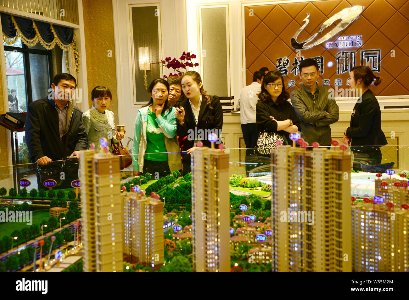 --FILE--Chinese homebuyers look at housing models at the sales center ...