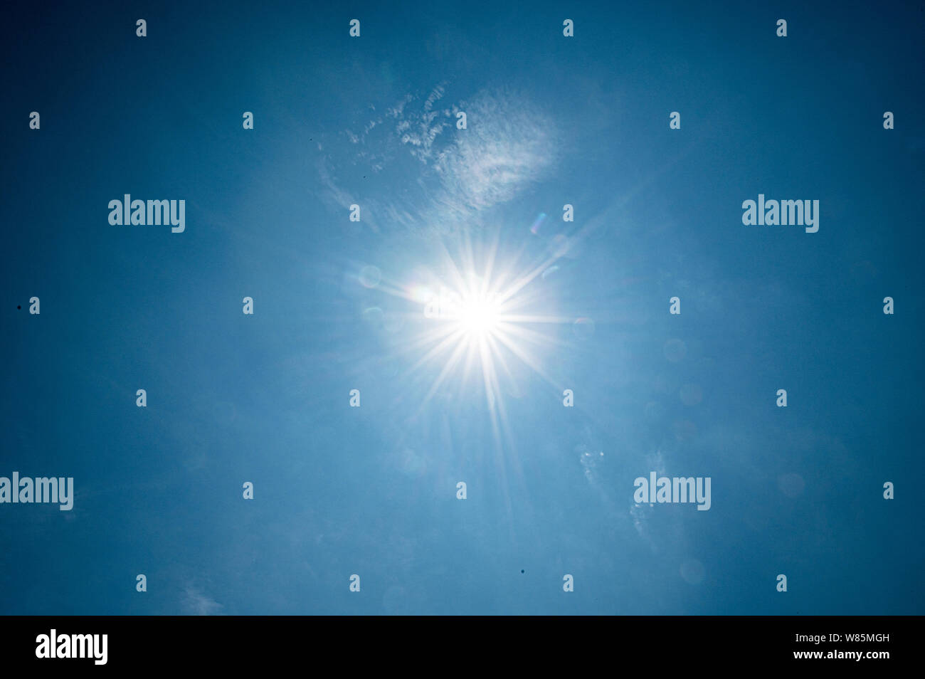 Lens flare sonne hi-res stock photography and images - Alamy