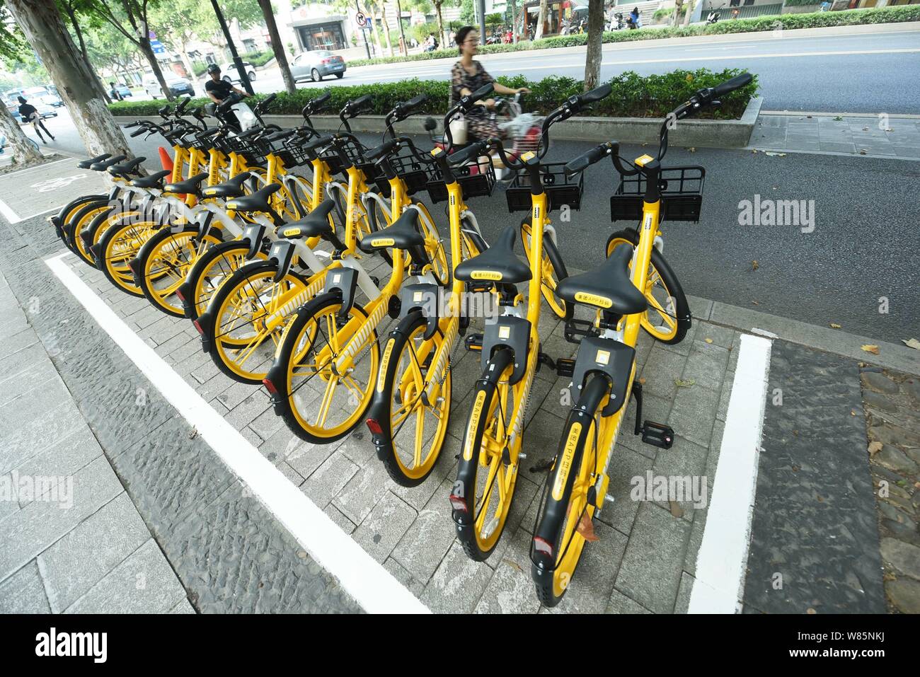 Bikesmeituan hi-res stock photography and images - Alamy