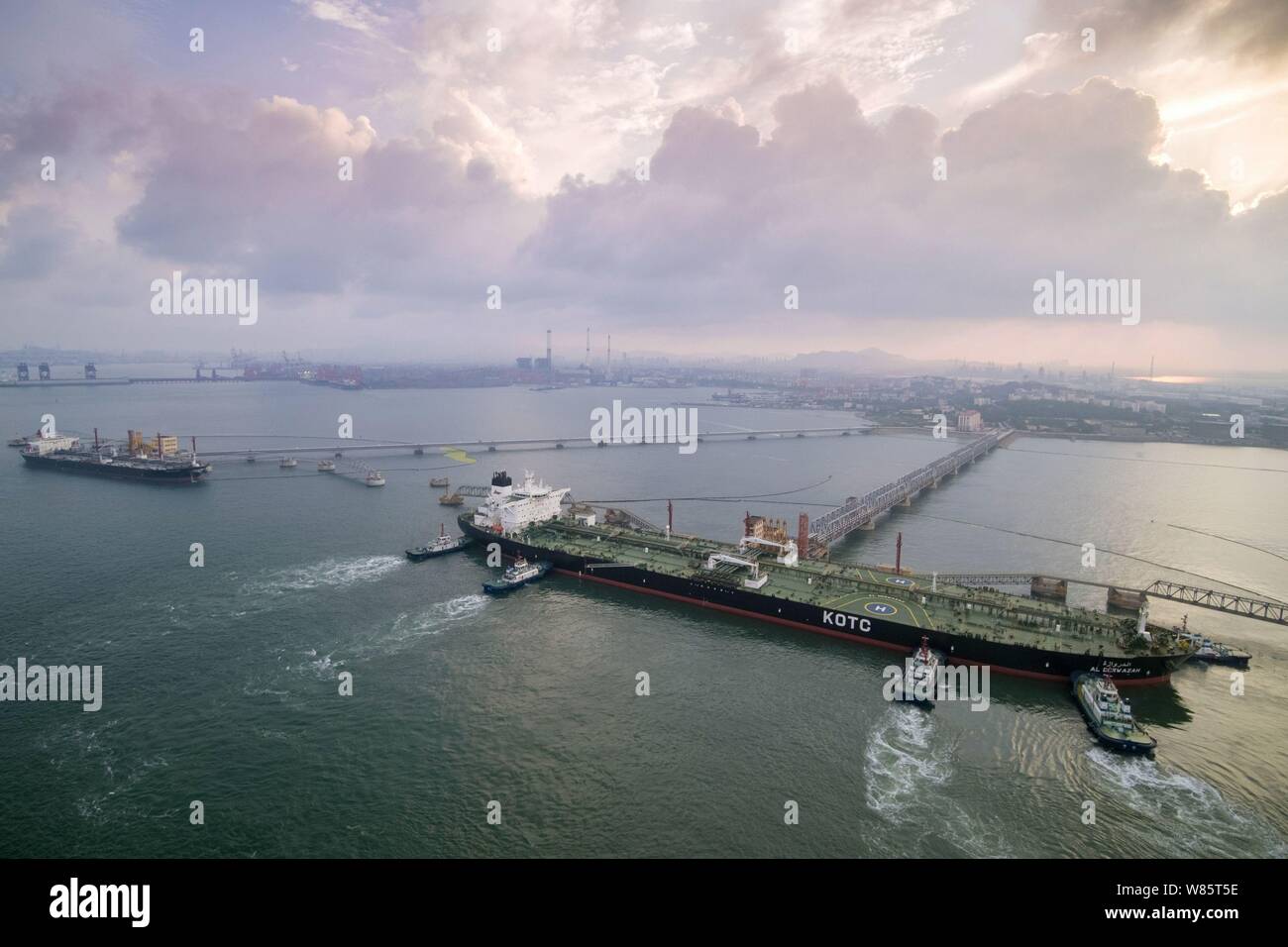 Shandong, Shandong, China. 8th Aug, 2019. Crude oil terminal at Qingdao ...