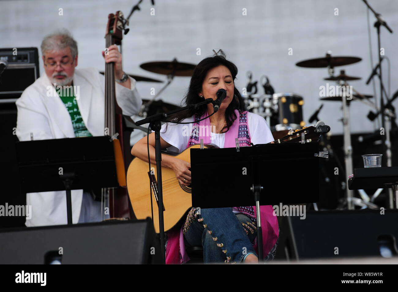 Japanese-Brazilian bossa nova singer Lisa Ono, right, performs during ...