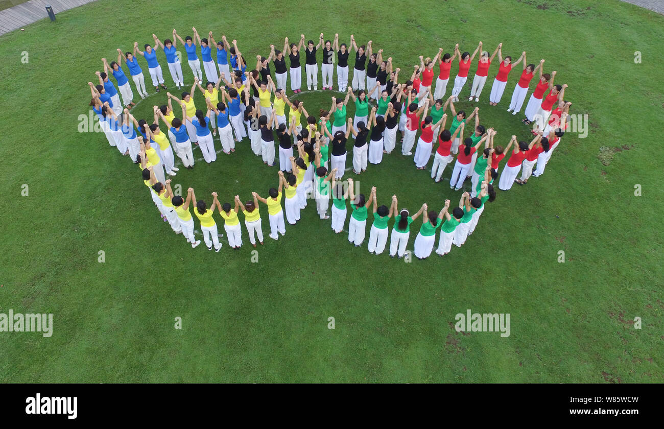 Female Chinese yoga lovers form the Olympic Rings to cheer for Chinese ...