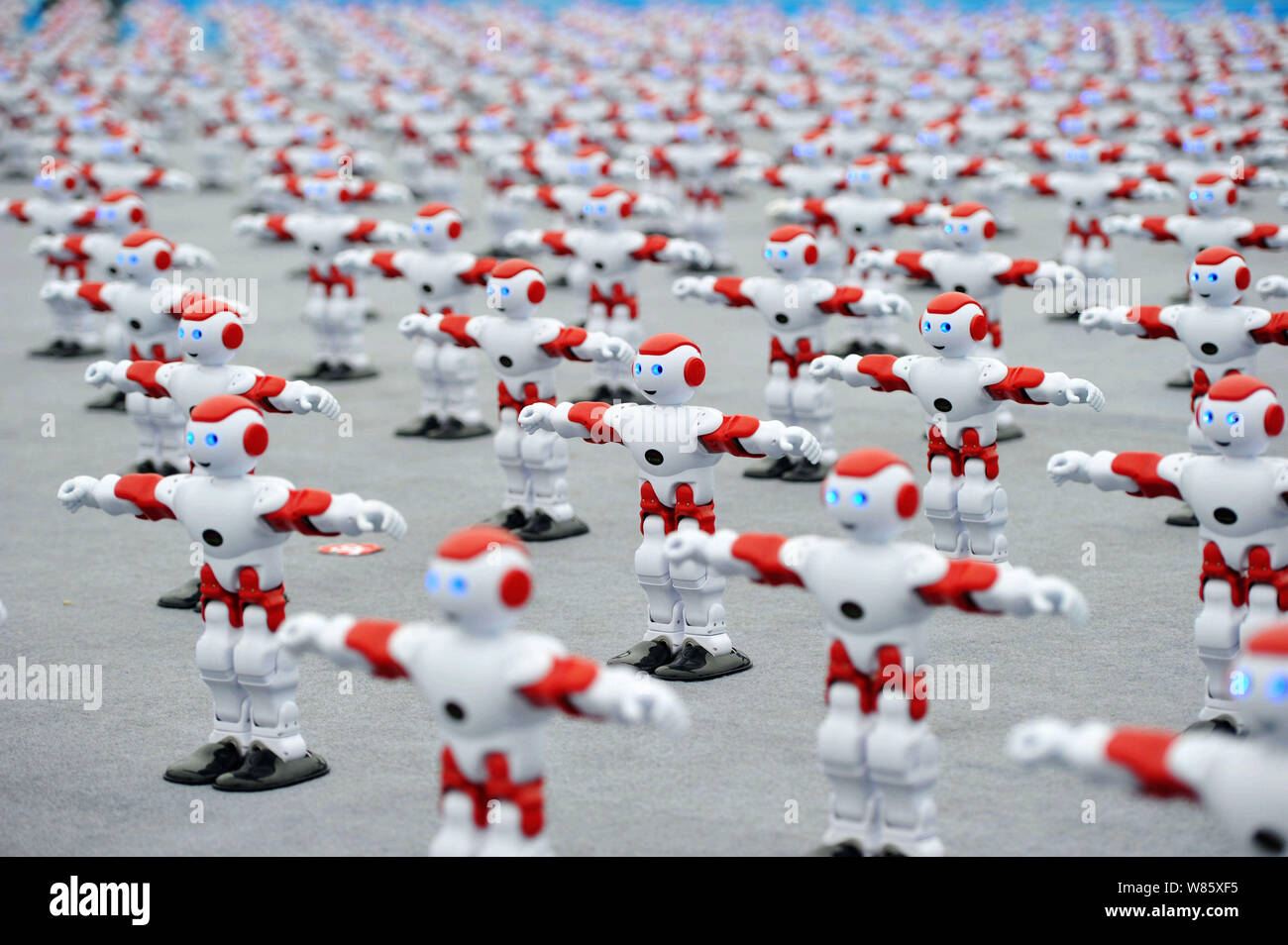 Robot dance hi-res stock photography and images - Alamy