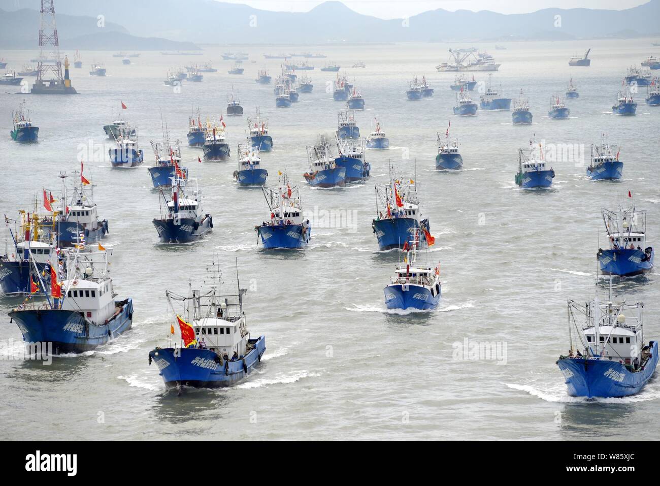 Fluttering fish hi-res stock photography and images - Alamy