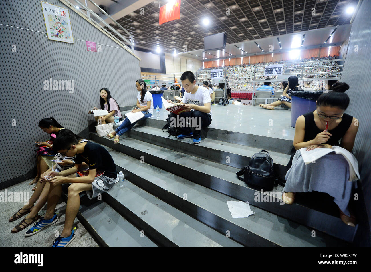 Chinese students take part in a tutorial and review session for the ...