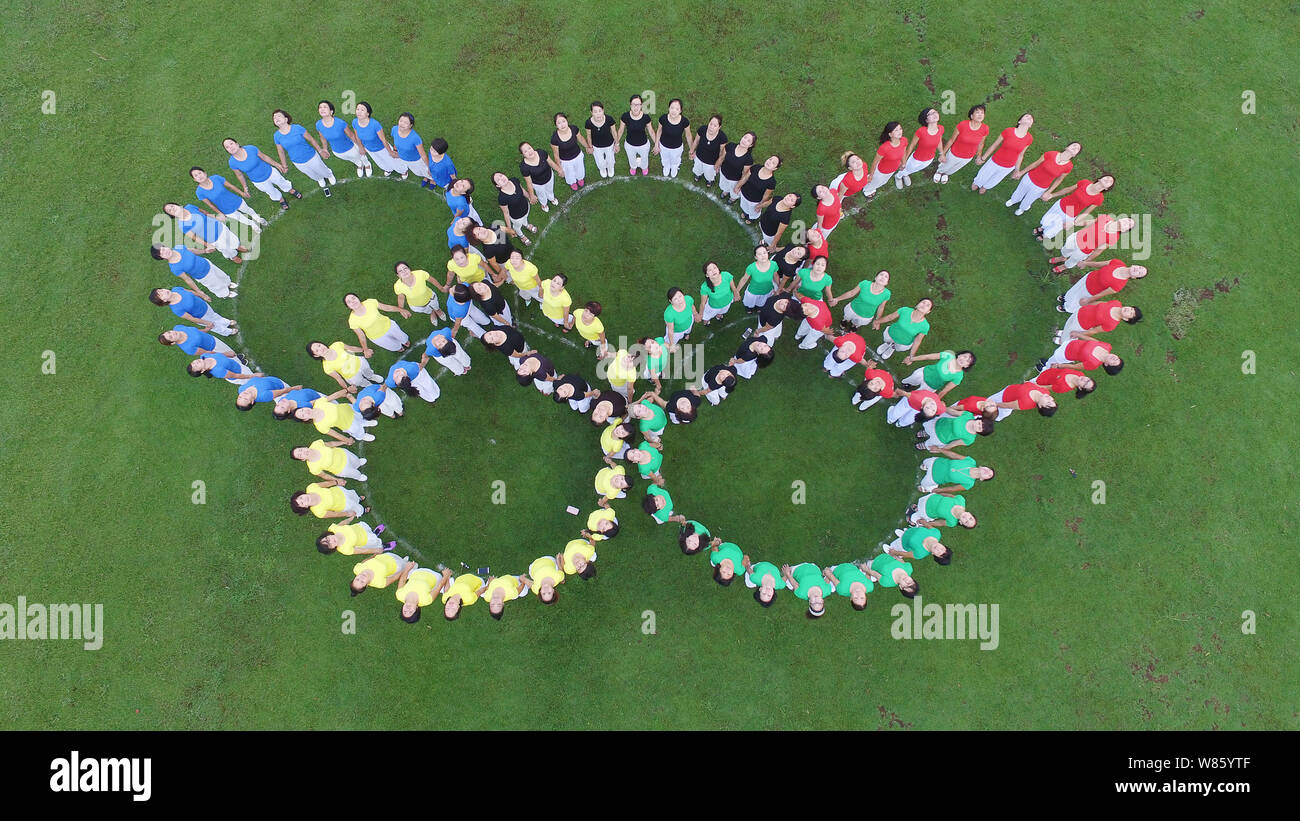 Female Chinese yoga lovers form the Olympic Rings to cheer for Chinese ...