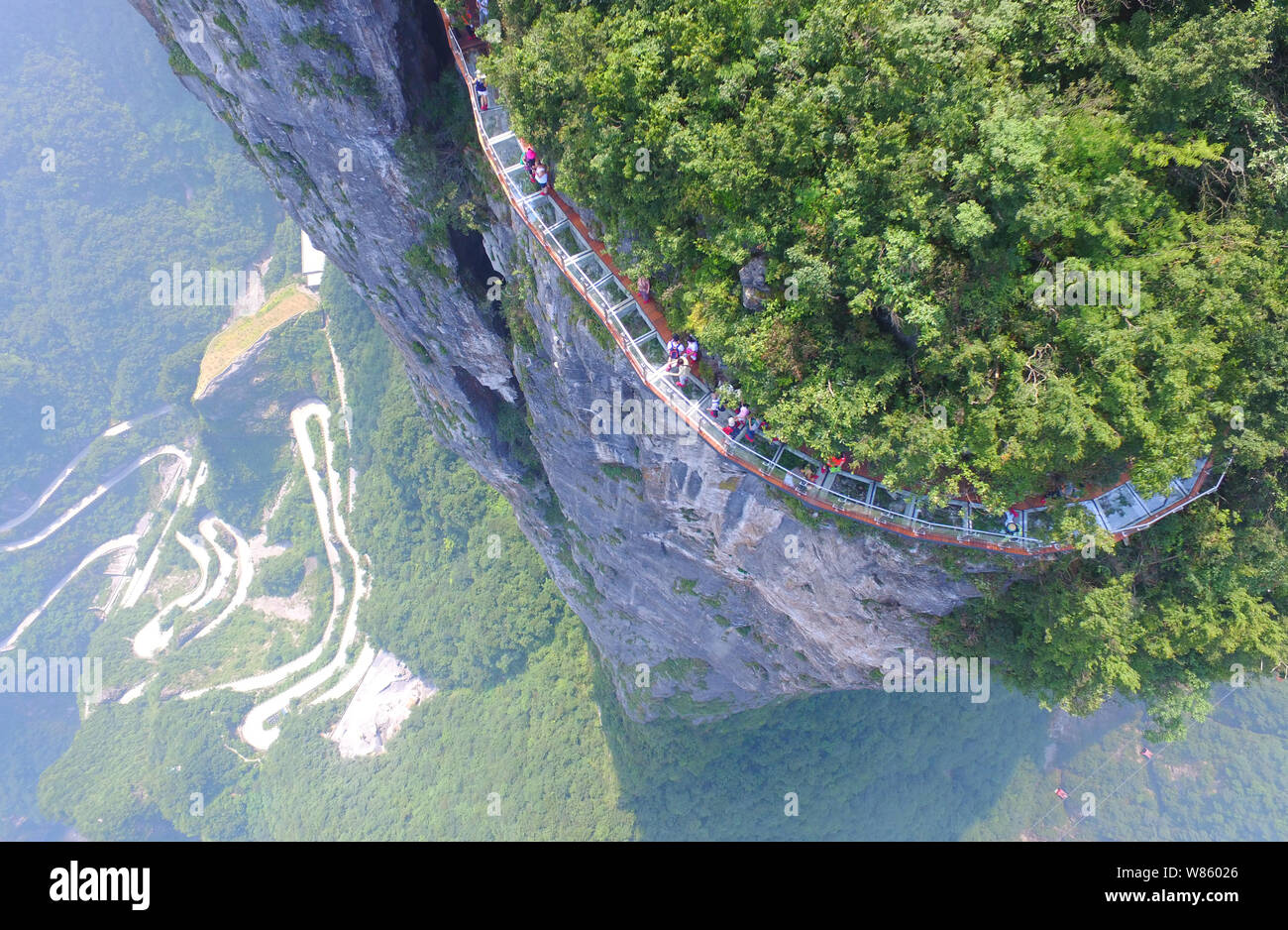 Tongtian avenue hi-res stock photography and images - Alamy