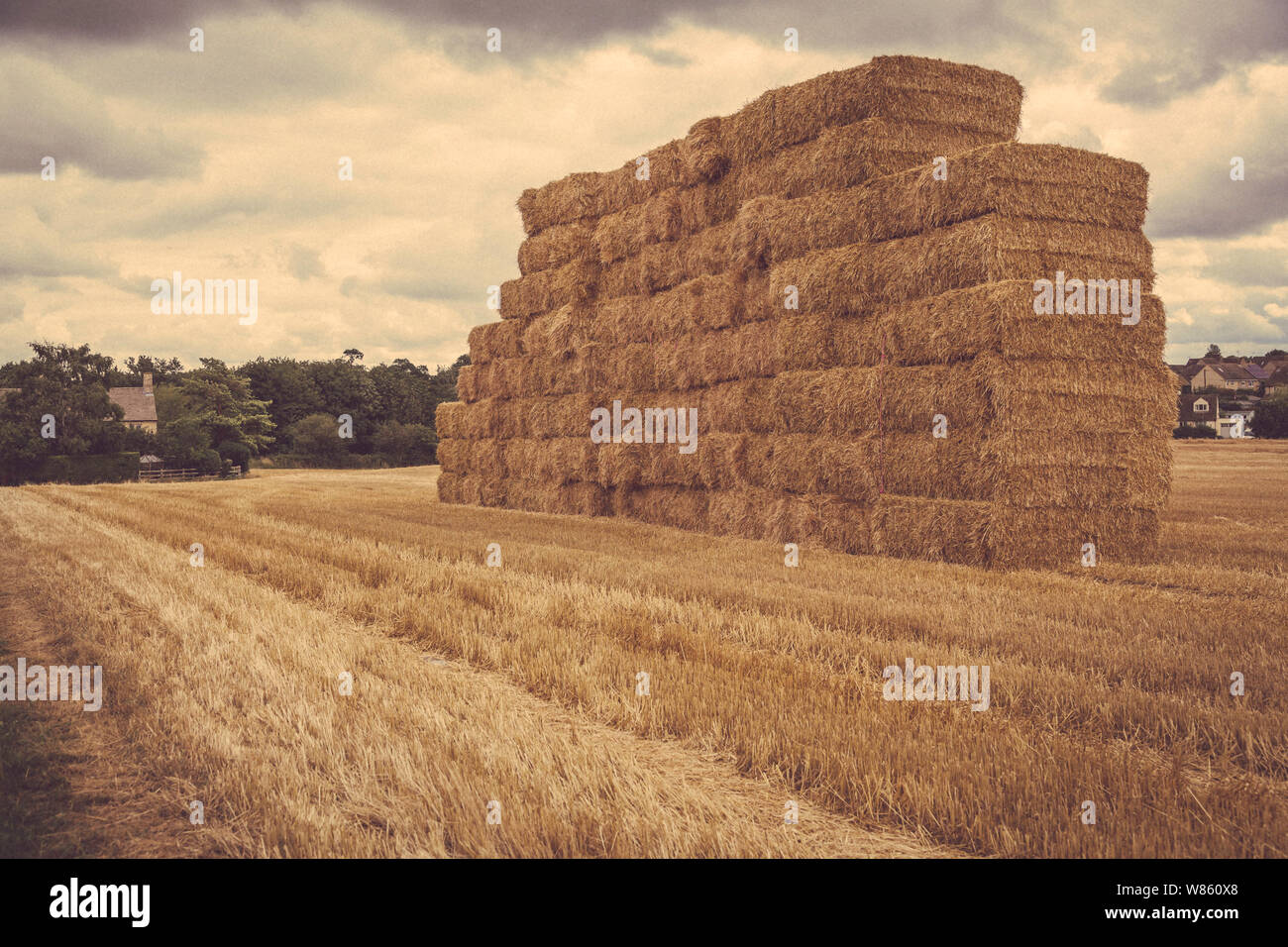 Hay bails hi-res stock photography and images - Alamy