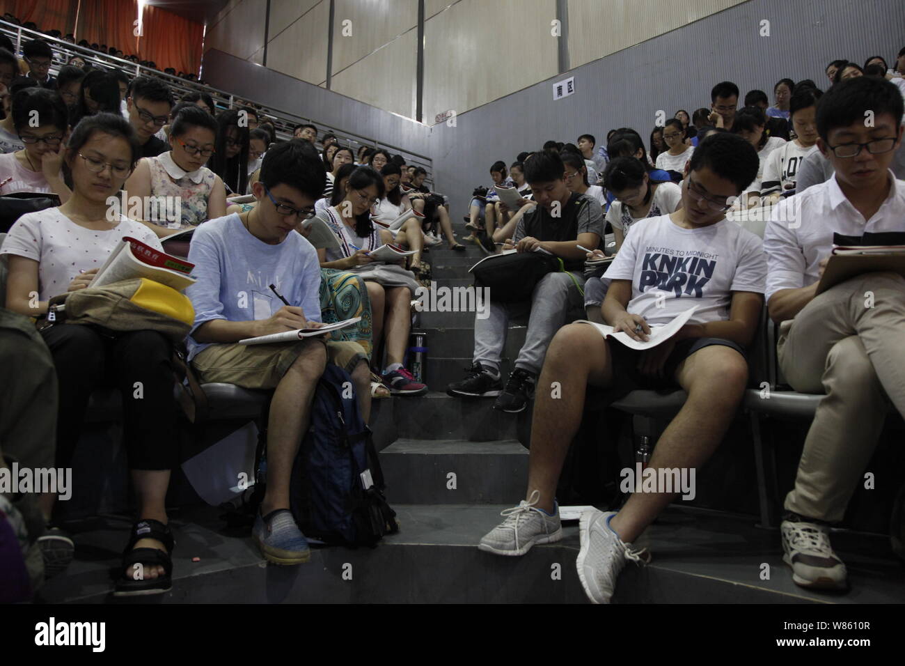 Chinese students take part in a tutorial and review session for the ...