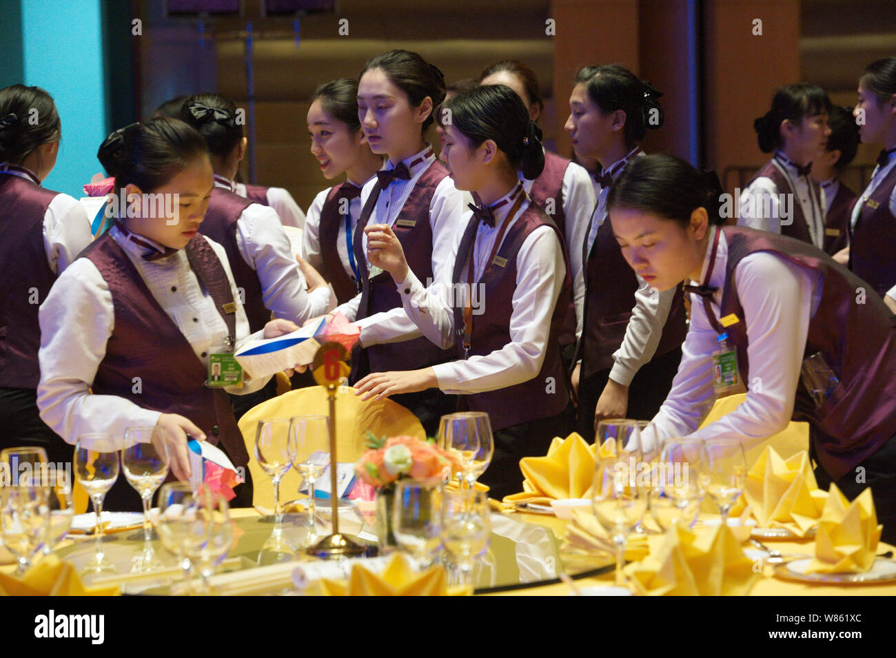 Conference tables hi-res stock photography and images - Alamy