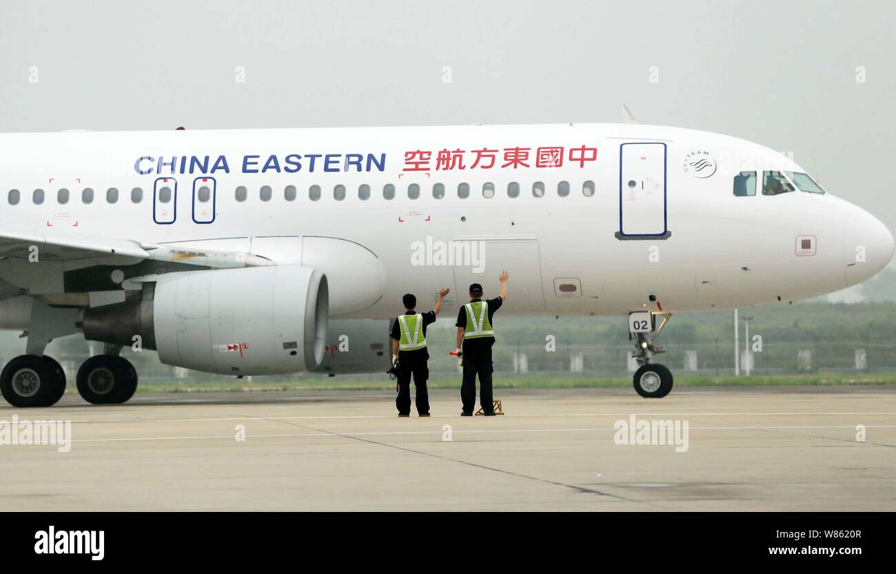 Wave goodbye hi-res stock photography and images - Alamy