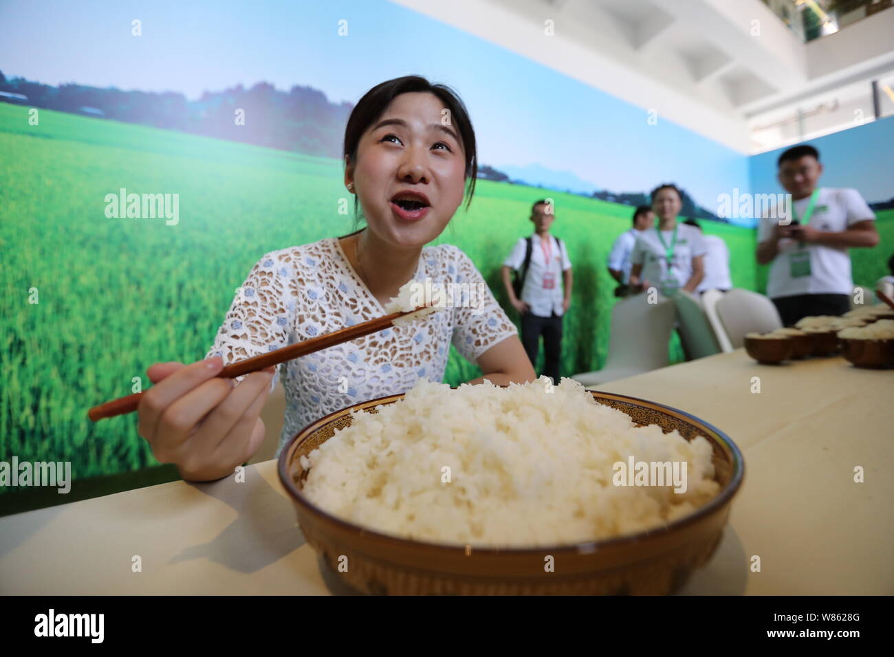 Competitive eating and china hi-res stock photography and images - Alamy