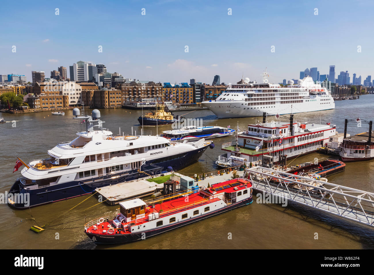 Luxury cruise ships hi-res stock photography and images - Alamy