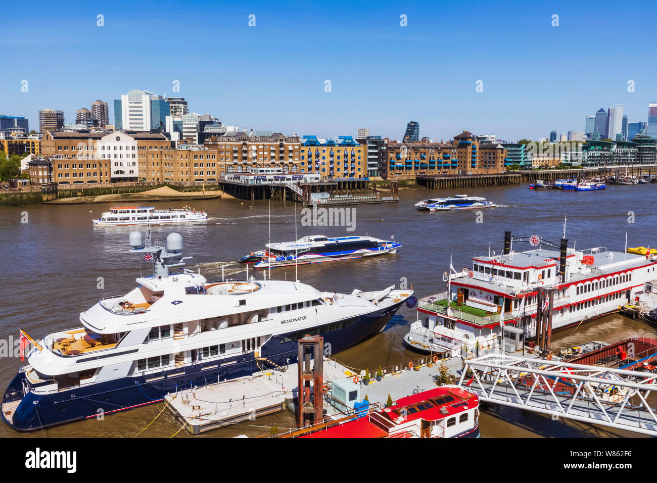 Luxury yacht in london hi-res stock photography and images - Alamy