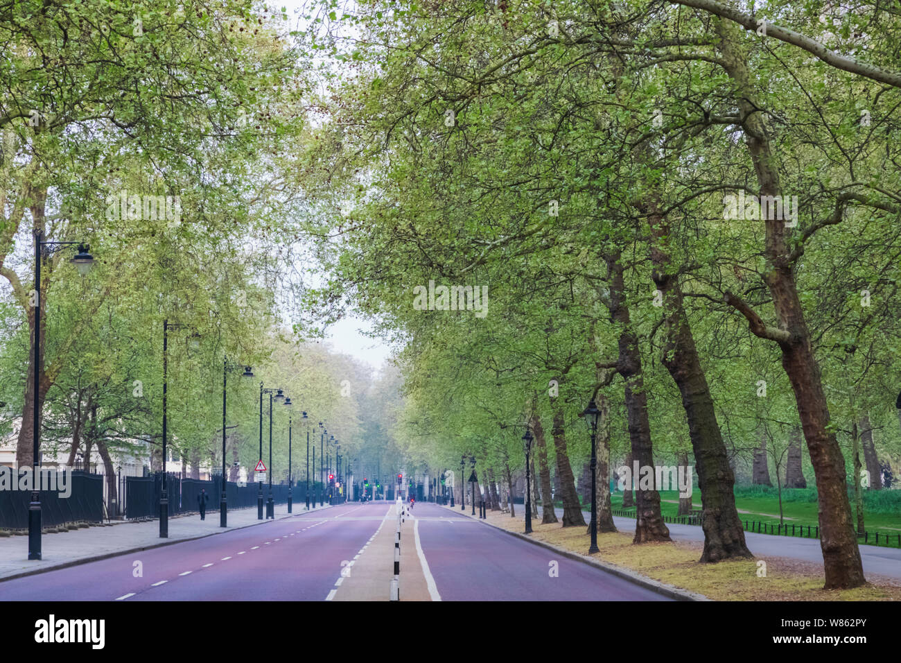 Birdcage walk st james park hi-res stock photography and images - Alamy