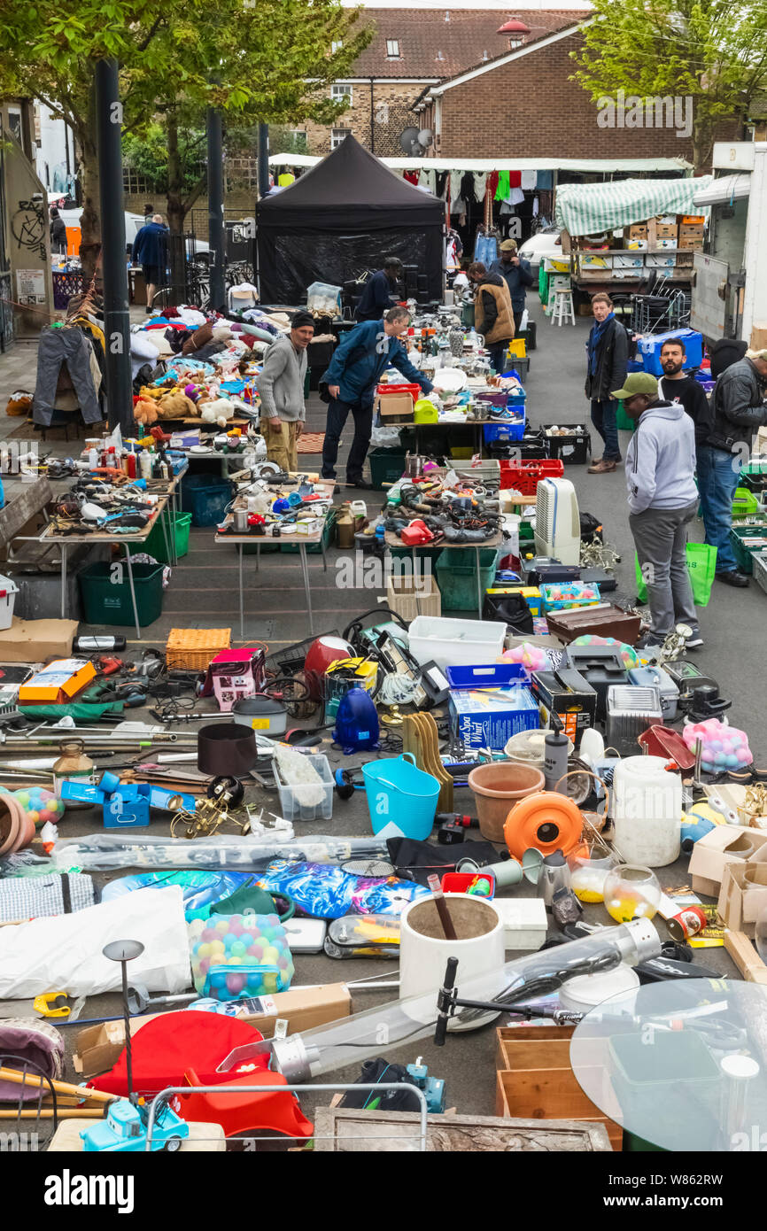 Second hand electronic market hi-res stock photography and images - Alamy