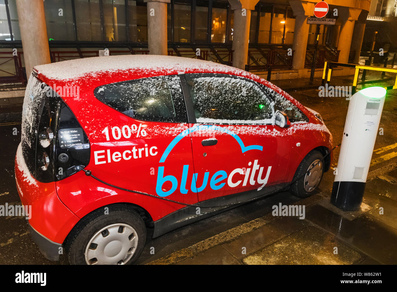 Electric cars london hi-res stock photography and images - Alamy