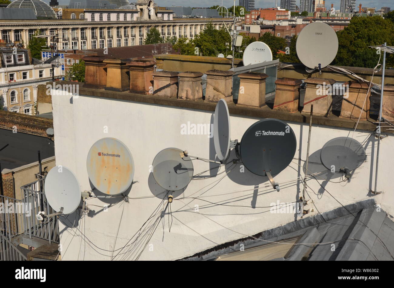 Hdr satellite dish hi-res stock photography and images - Alamy