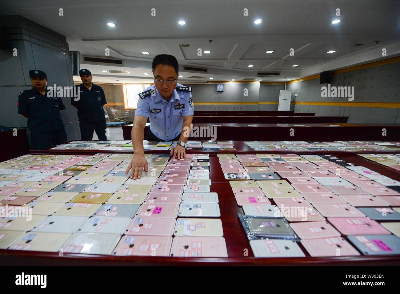 Chinese police officer displays hi-res stock photography and images - Alamy