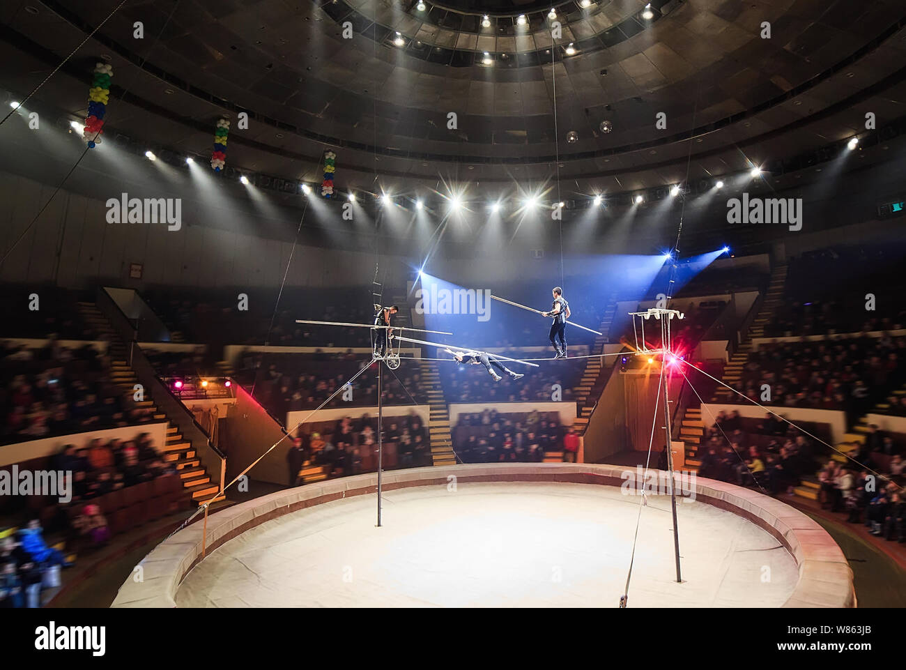 Tightrope walker circus hi-res stock photography and images - Alamy