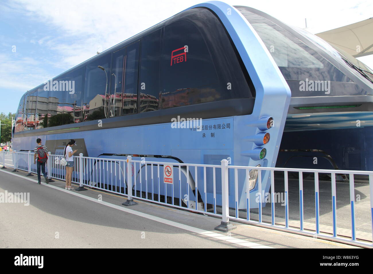 Transit elevated bus china hi-res stock photography and images - Alamy