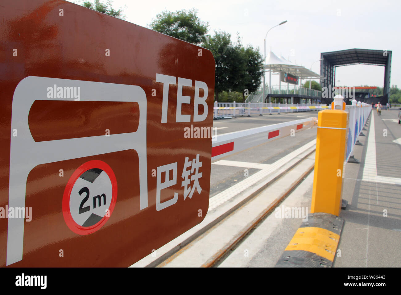 Transit Elevated Bus High Resolution Stock Photography and Images - Alamy