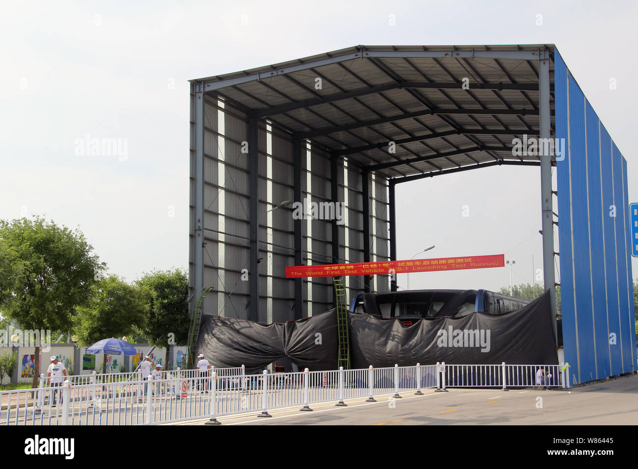 Transit garage hi-res stock photography and images - Alamy