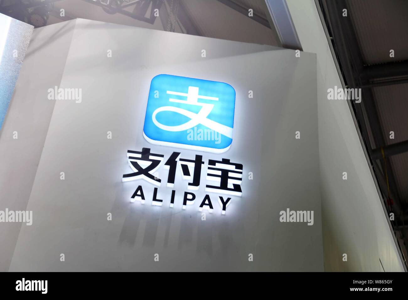 Digital payment giant hi-res stock photography and images - Alamy