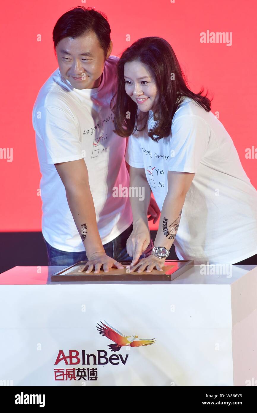 Drunk in public hi-res stock photography and images - Alamy