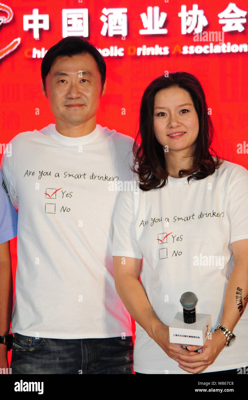 Pregnant retired Chinese tennis superstar Li Na, right, and her husband ...