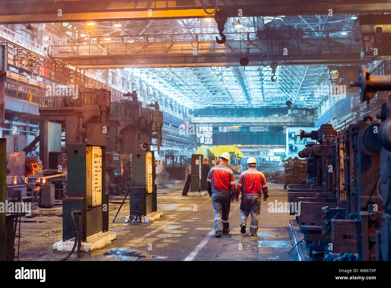 Mill worker hi-res stock photography and images - Alamy