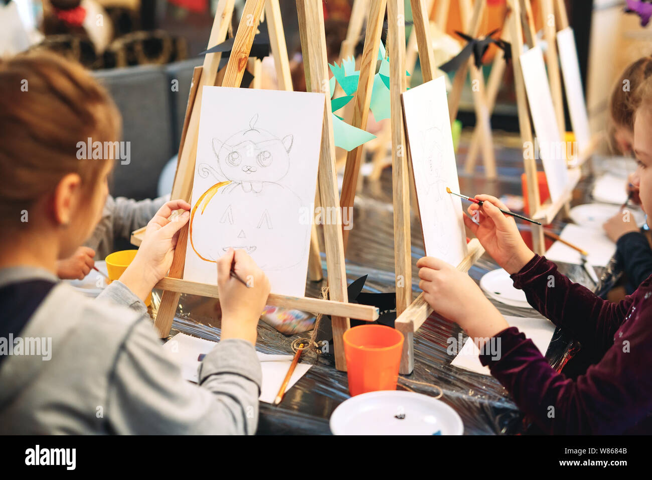 group lesson in drawing. Children learn to draw in the classroom Stock ...
