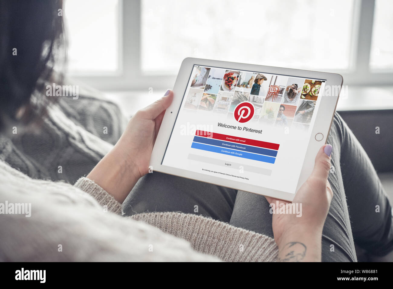 Pinterest app interface hi-res stock photography and images - Alamy