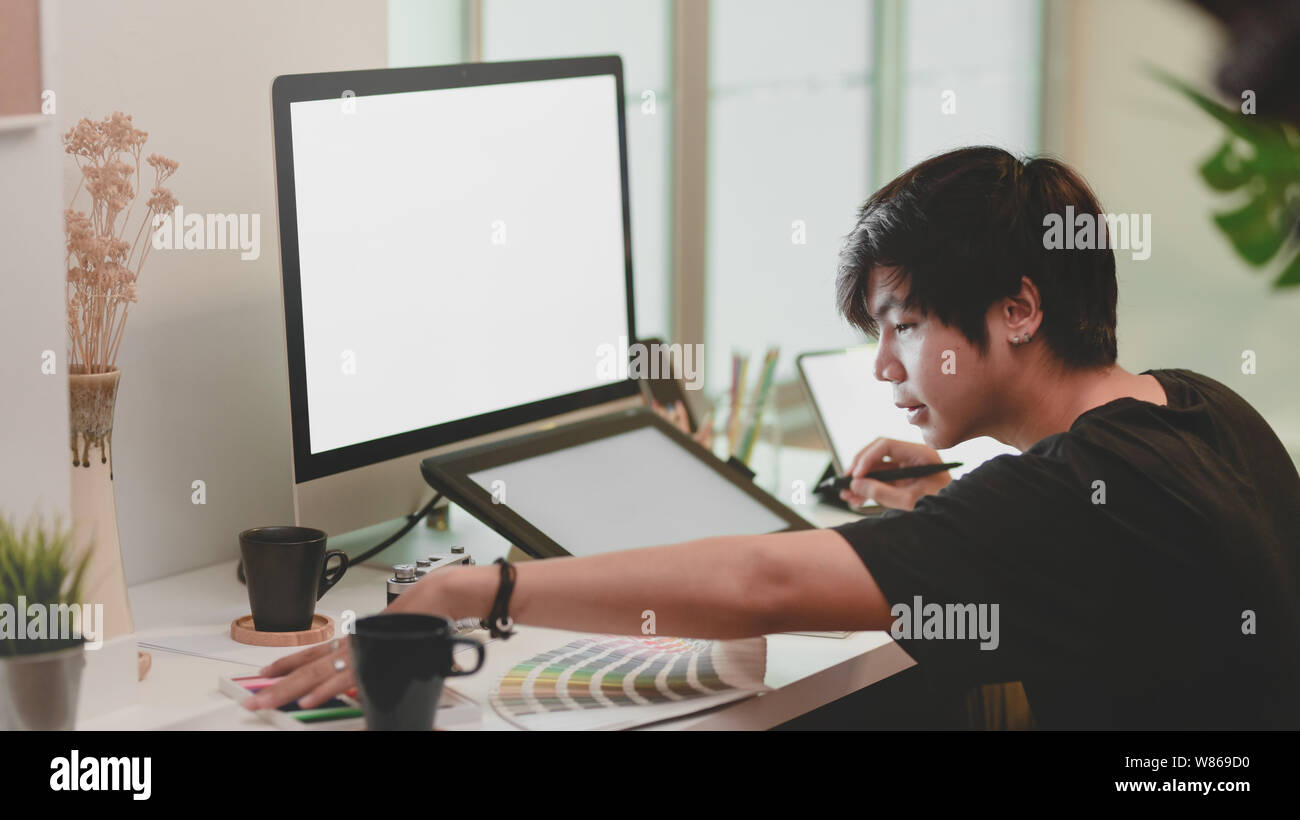 Project edit tablet hi-res stock photography and images - Alamy