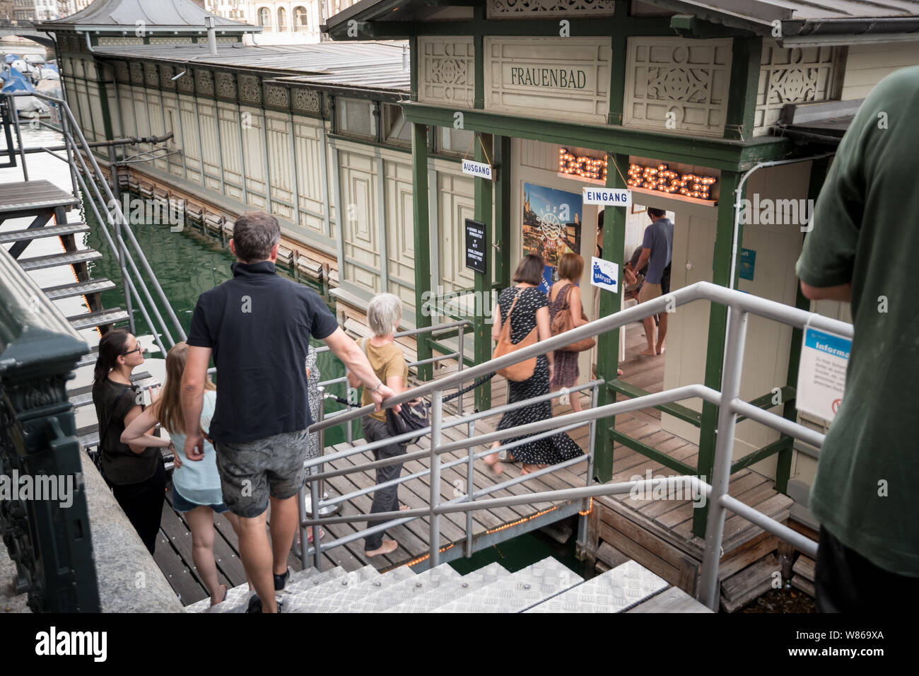Barefoot bar hi-res stock photography and images - Alamy