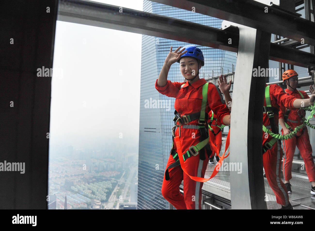 Skywalk jinmao tower shanghai hi-res stock photography and images - Alamy