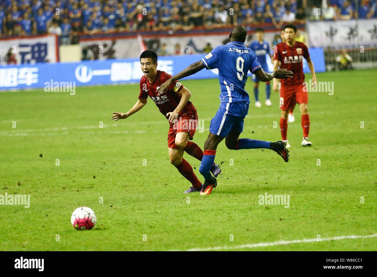 Sun Xiang of Shanghai SIPG, left, kicks and breaks the left leg of ...