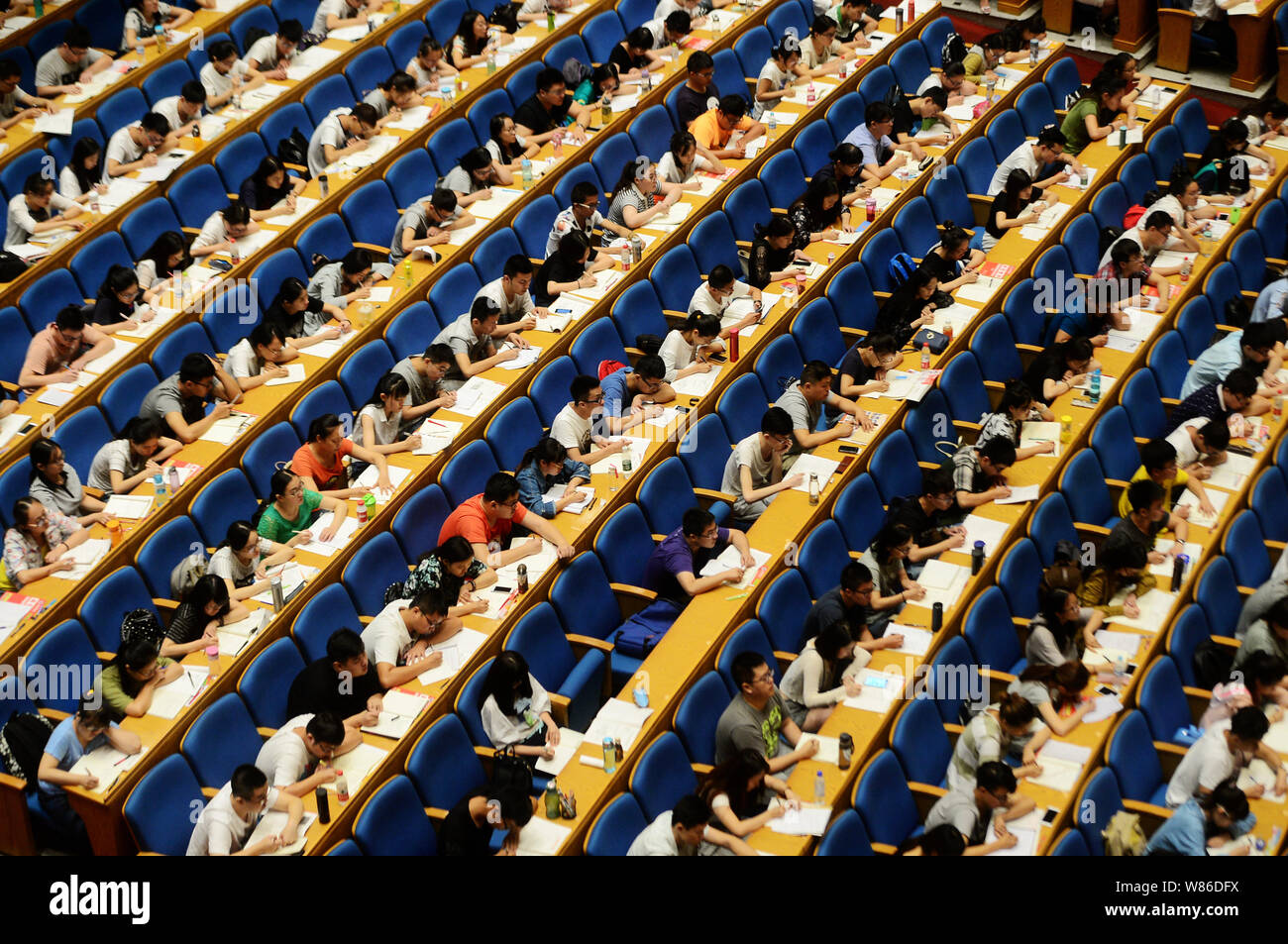 Chinese students take part in a tutorial and review session for the ...