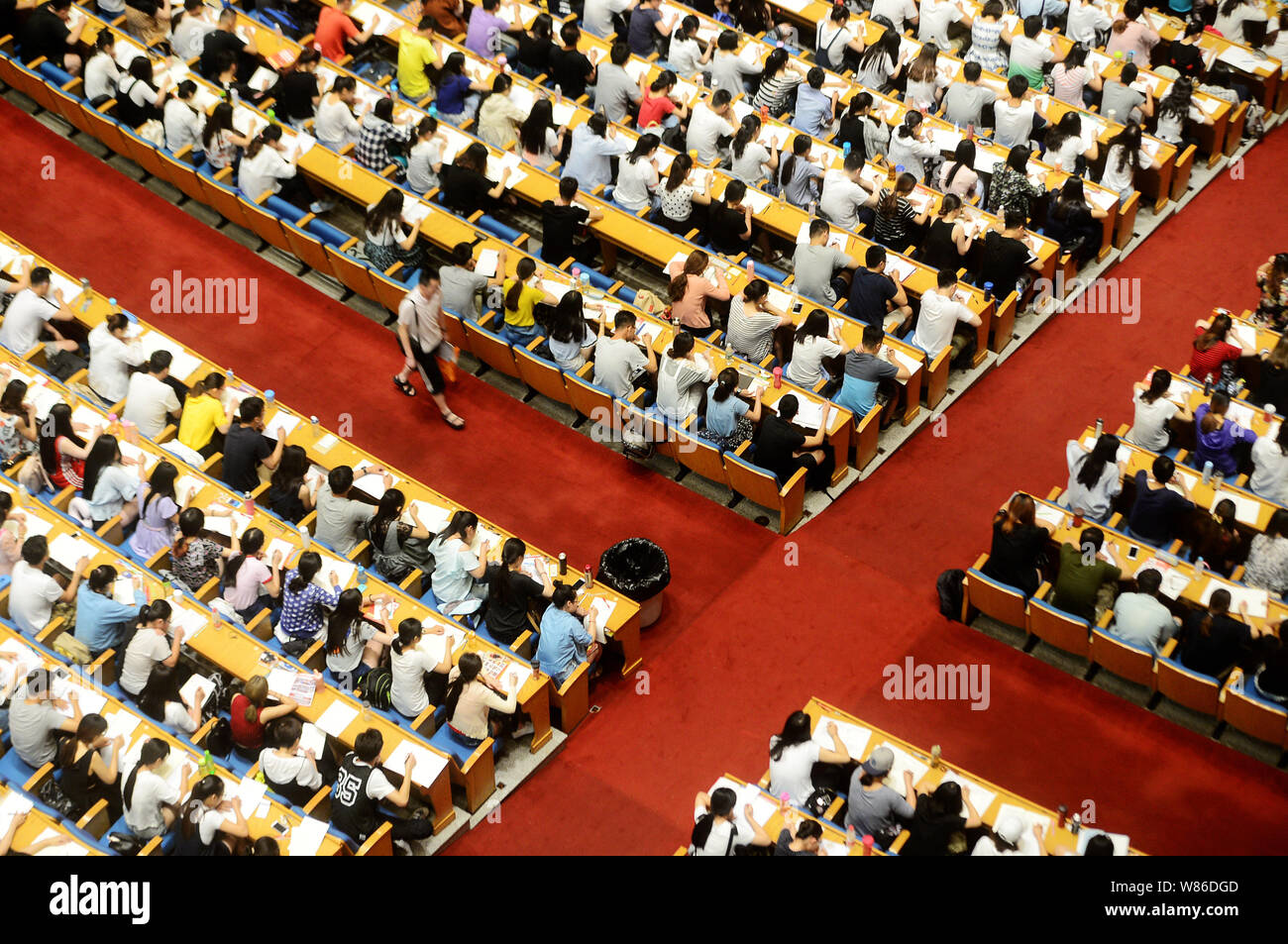Chinese students take part in a tutorial and review session for the ...